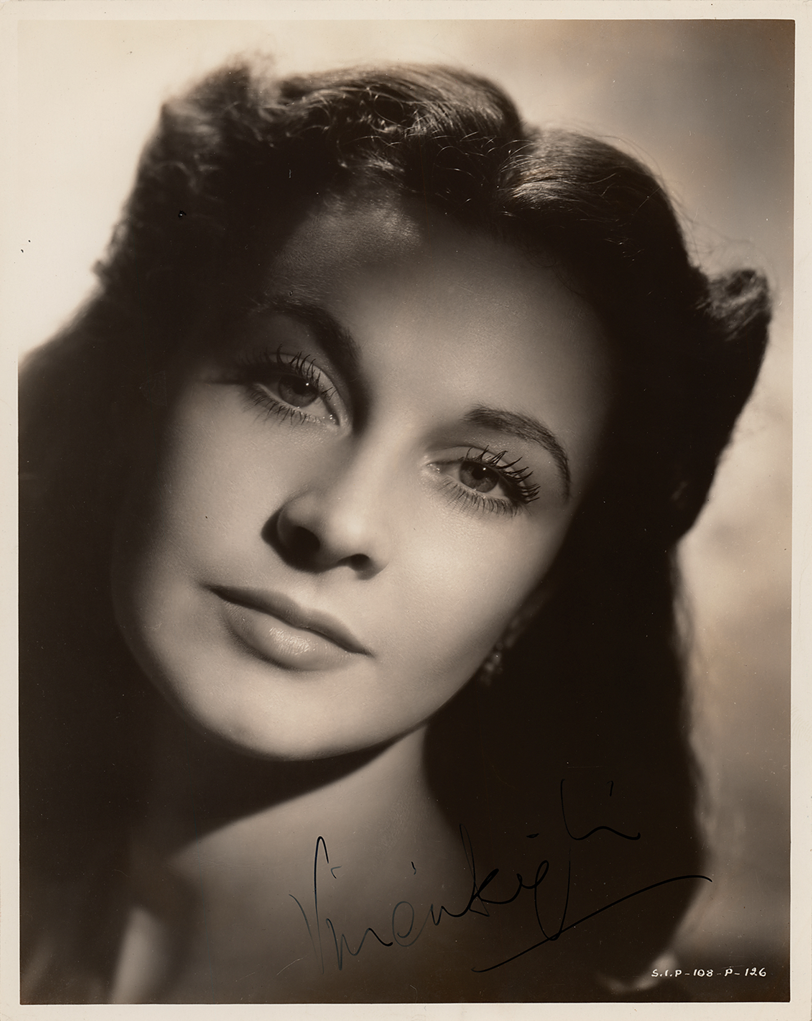 Vivien Leigh Signed Photograph As Scarlett O Hara RR Auction Vivien Leigh Signed Photograph As Scarlett O Hara RR Auction
